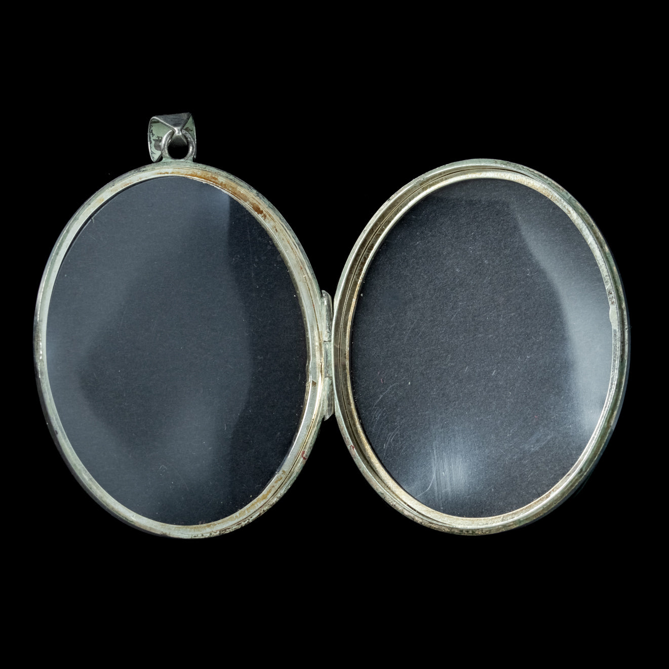 Vintage Sterling Silver Locket Dated 1977 – Laurelle Antique Jewellery